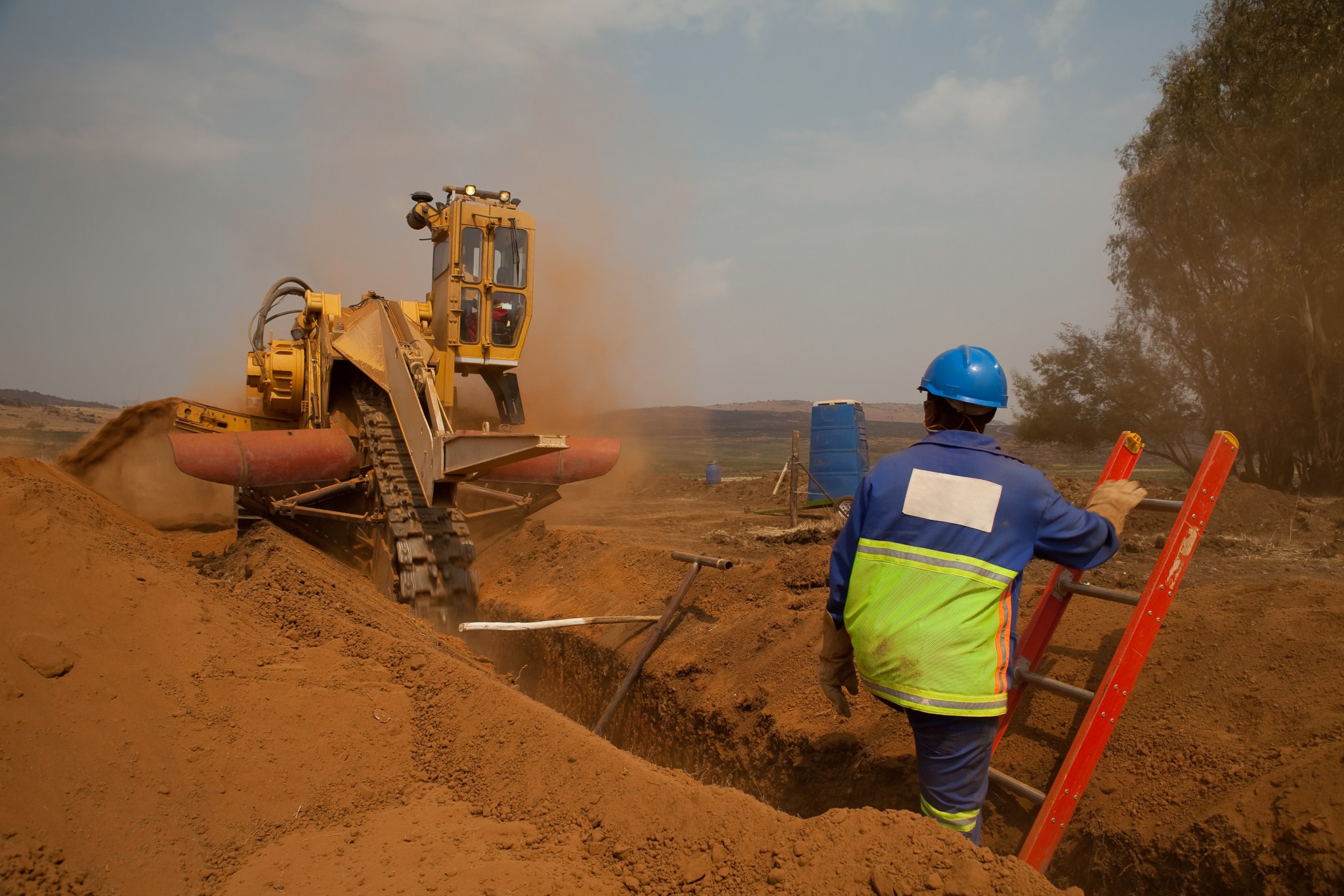 Memahami Alat Berat Chain Trenchers High, Fungsi Kegunaan Hingga ...