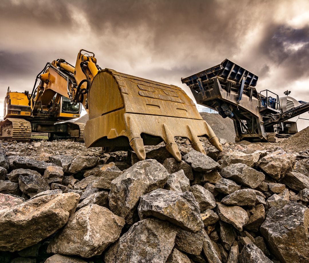 Mengenal Alat Berat Tambahan Crusher Bucket Beserta Fungsi, Cara ...